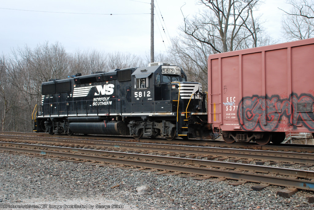 2000 horsepower shoves east towards Rockport.